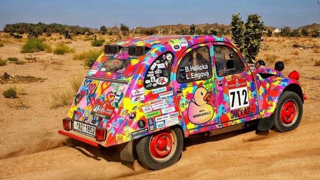 Duckar triumfuje na rallye Dakar jako první 2CV v historii | TestyOjetin.cz