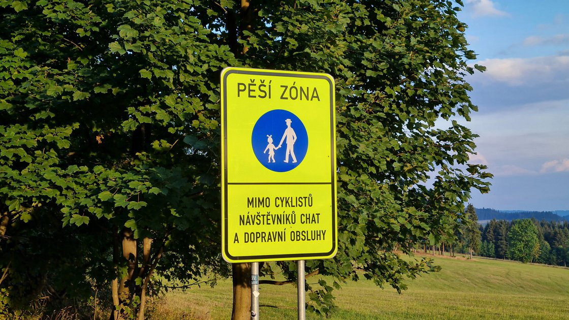 Kdo může vjet do pěší zóny? | TestyOjetin.cz